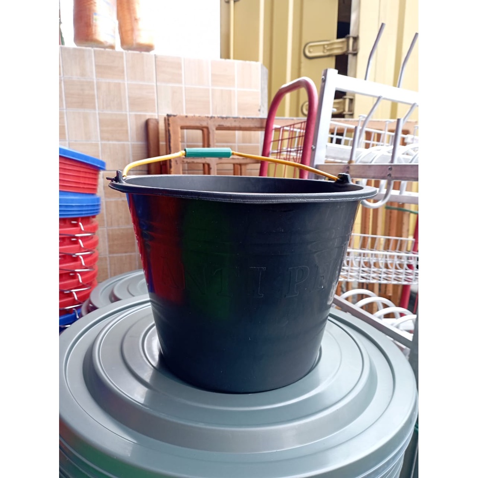 Jual Ember Cor GM 18L / Ember HItam/ Ember Karet (0321) | Shopee Indonesia