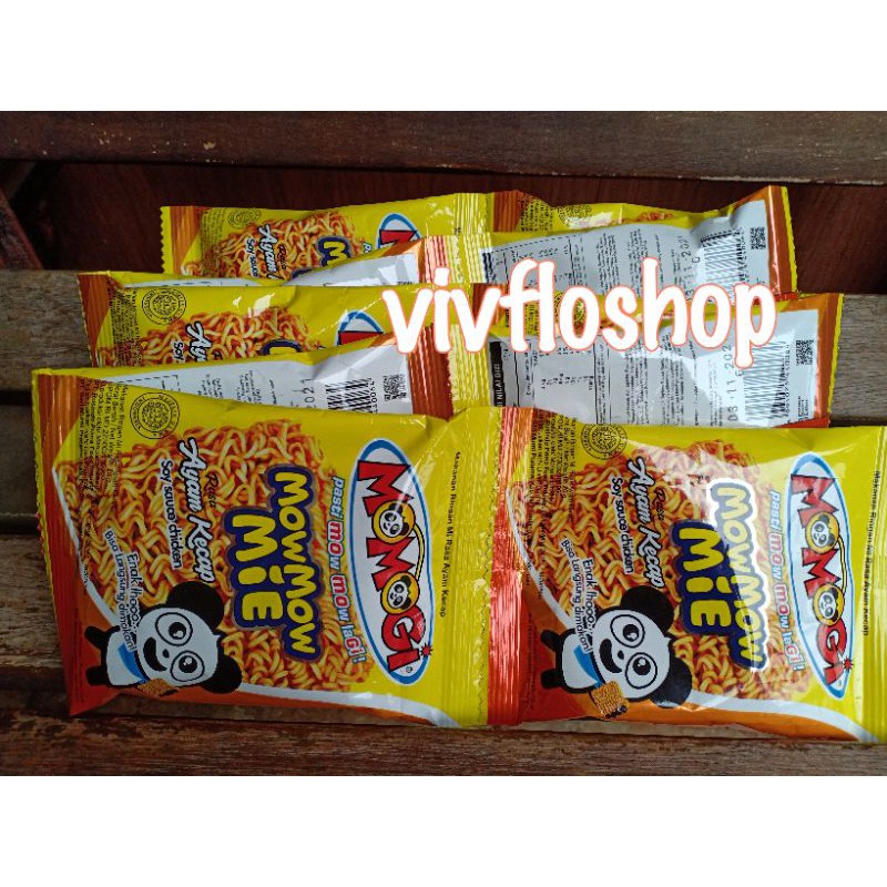 Jual Mie Momogi / Mow Mow Mie (Mi Kremes Momogi) 10 x 15 gram | Shopee Indonesia