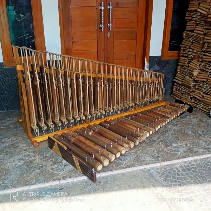 Jual Angklung pengamen 31 nada 3 tabung bambu hitam pake cat plitur ...