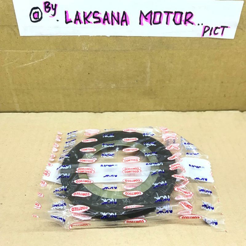 Jual Oli Oil Seal Roda Belakang Luar MT420207 Colt Diesel PS100 PS120 ...