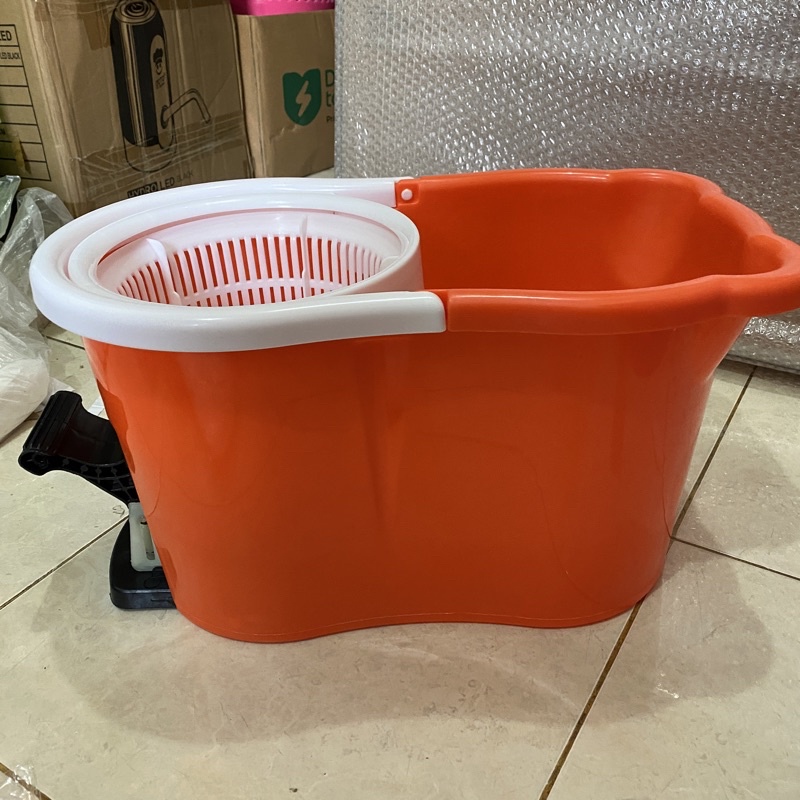 Jual Pro clean Alat Pel Injak Putar Peras ember saringan pel free ...