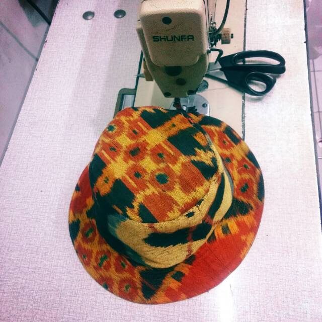 Jual Topi bucket berbahan tenun Lombok yang sangat unik tradisional ...