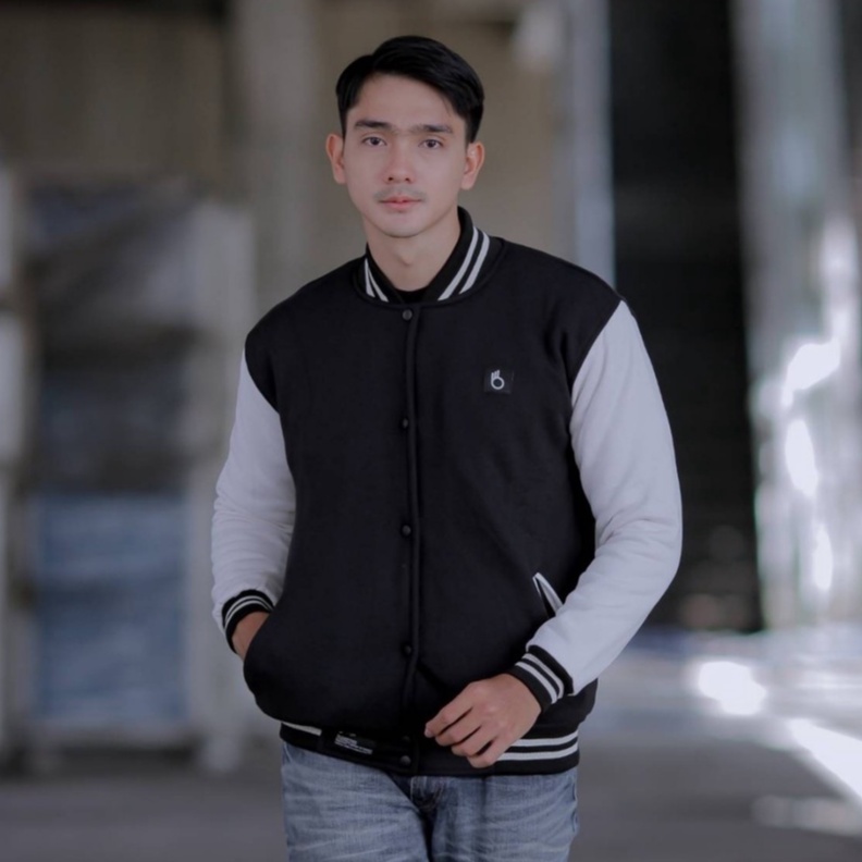 Jual Jaket Varsity Baseball Pria Hitam Putih Bahan Cotton Fleece ...