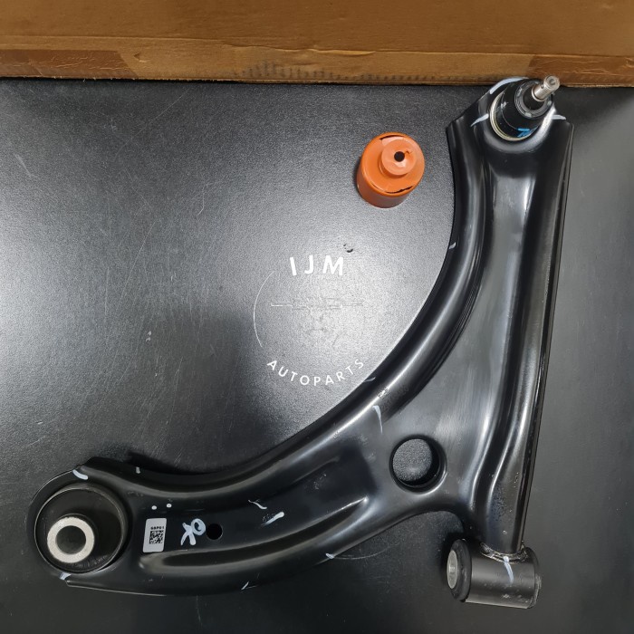Jual Lower Arm Sayap Ball Joint Suzuki Baleno Hatchback Original SGP ...