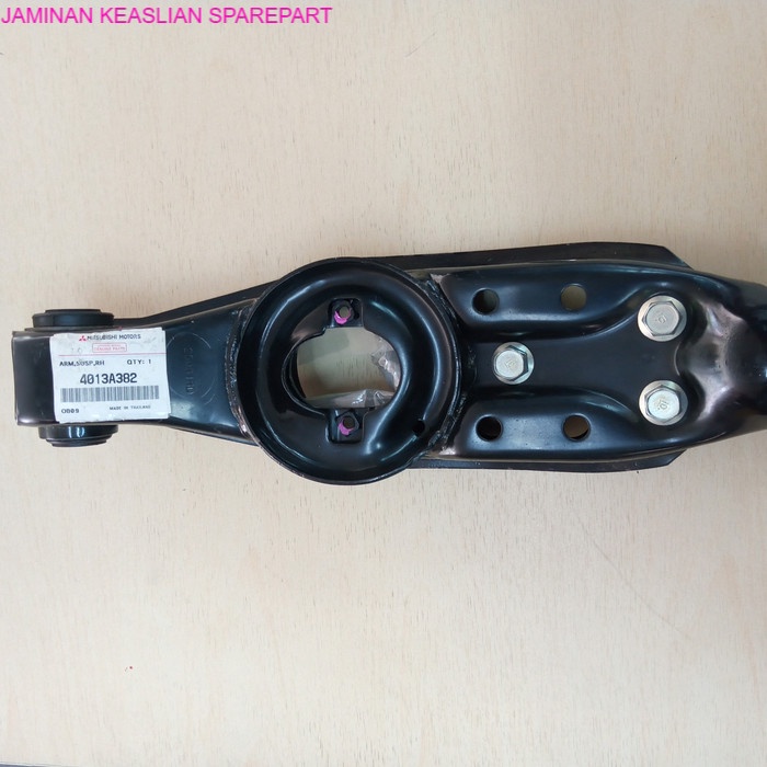 Jual Lower arm kanan Triton Original ( 4013A382 ) Original 100% ...