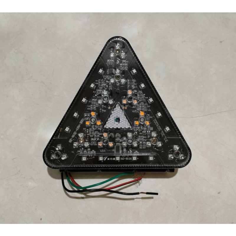 Jual Lampu LED Segitiga Motor,mobil,truk,semua jenis kenderaan 10Volt ...