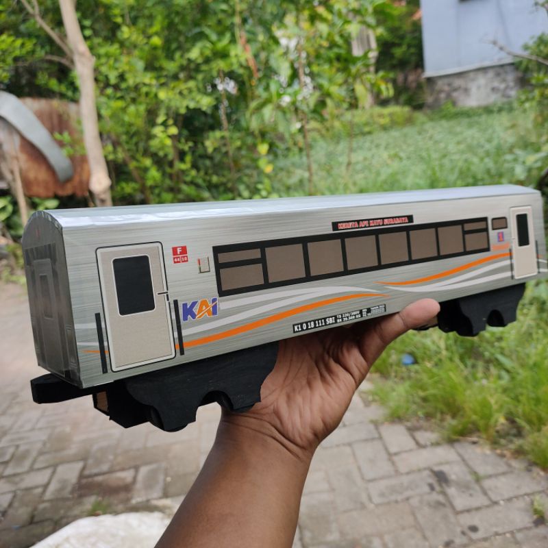 Jual Miniatur Kereta Api Gerbong Eksekutif New Stainless Gelombang Laut ...