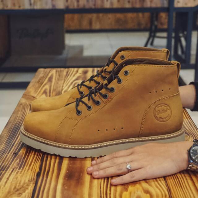 Jual Sepatu Boots Kulit Kerja Pria Original Bradley's Cordovan Tan ...