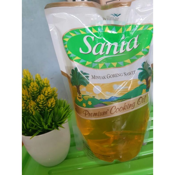 Jual minyak goreng refil 2 liter sania dan fortune | Shopee Indonesia