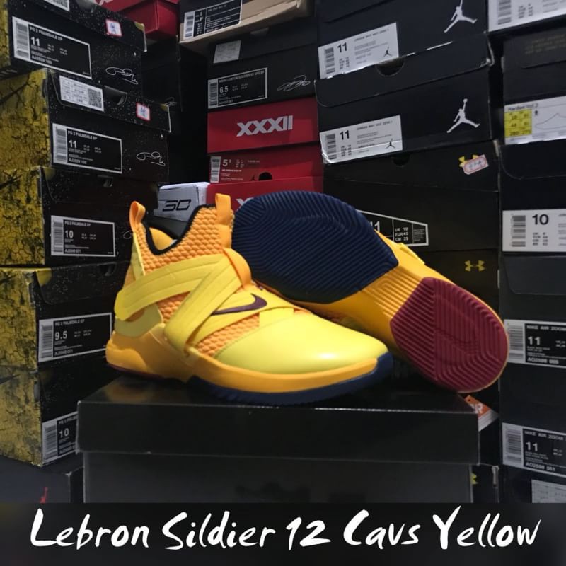 Jual Lebron Soldier 12 Cavs Yellow / Sepatu Basket Lebron james kuning ...