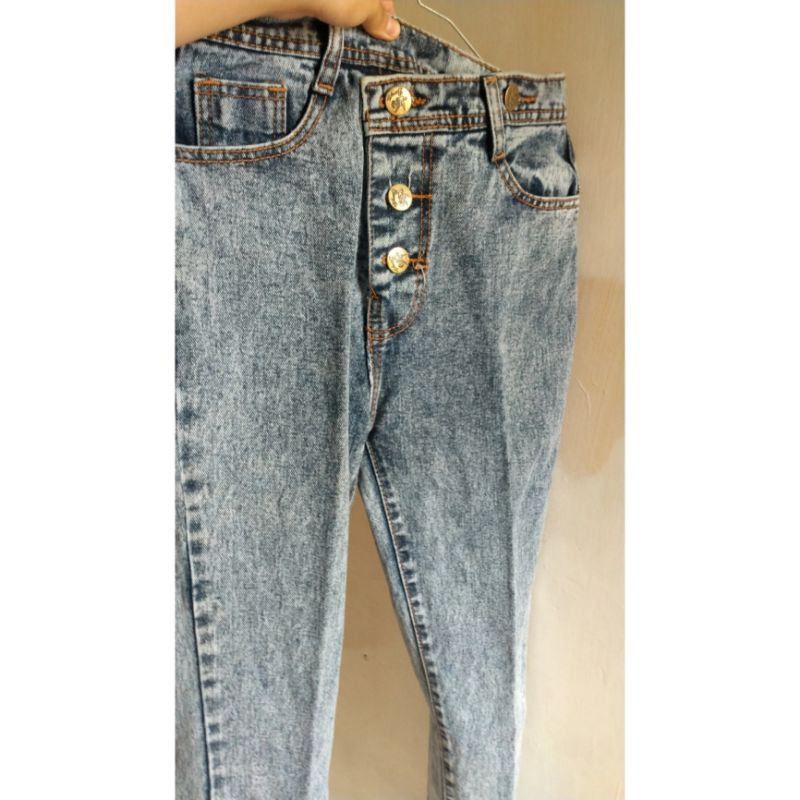 Jual Boyfriend Jeans Button (Benefit) | Shopee Indonesia