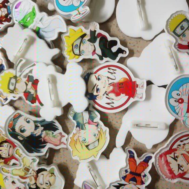 Jual Pin akrilik penitik custom | Shopee Indonesia