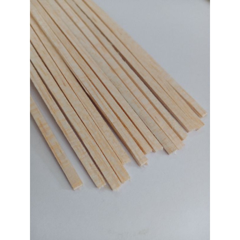 Jual 10 Pcs Kayu Balsa stik 1mm x 5mm x 50cm / 100cm kayu maket kayu ...