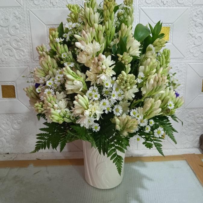 Jual Karangan Bunga Sedap Malam. Bunga Pas Meja Untuk Hiasan Di Rumah | Shopee Indonesia