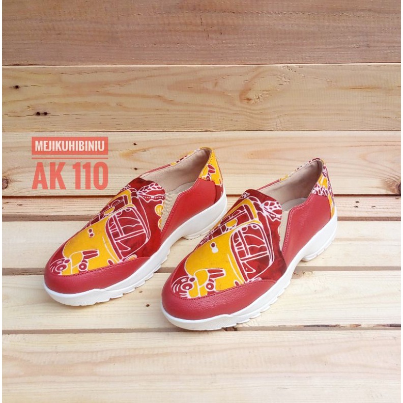 Jual Mejikuhibiniu Butik - Sneaker Slip On Motif Bajaj Batik Betawi ...