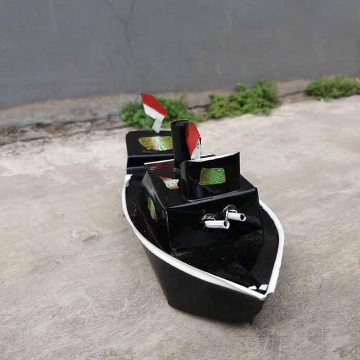Jual Mainan Jadul Miniatur Kapal Perahu Tin Toy Warna Hitam | Shopee ...