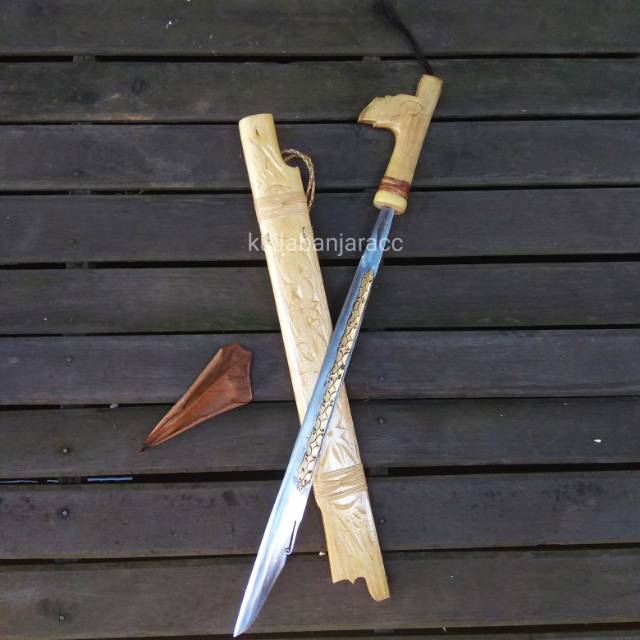 Jual Mandau mando etnik ukir tameng dayak khas kalimantan asli | Shopee ...