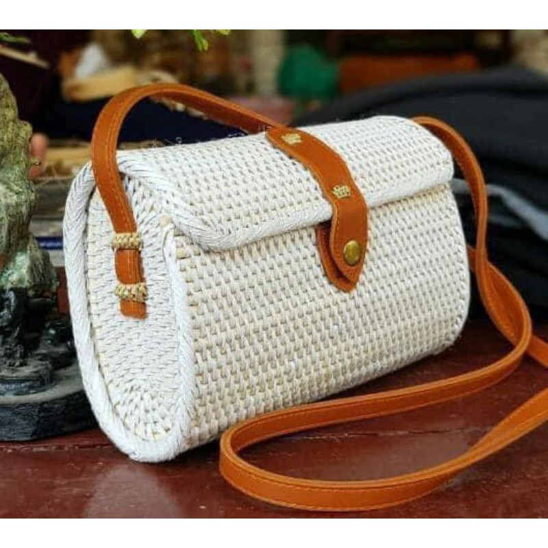 Jual Tas Anyaman Rotan model Amplop khas Lombok | Shopee Indonesia