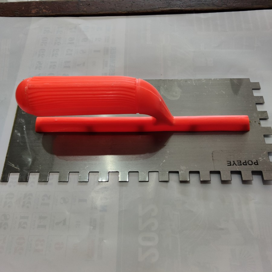 Jual trowel bata ringan/ raskam besi gerigi gagang pvc | Shopee Indonesia