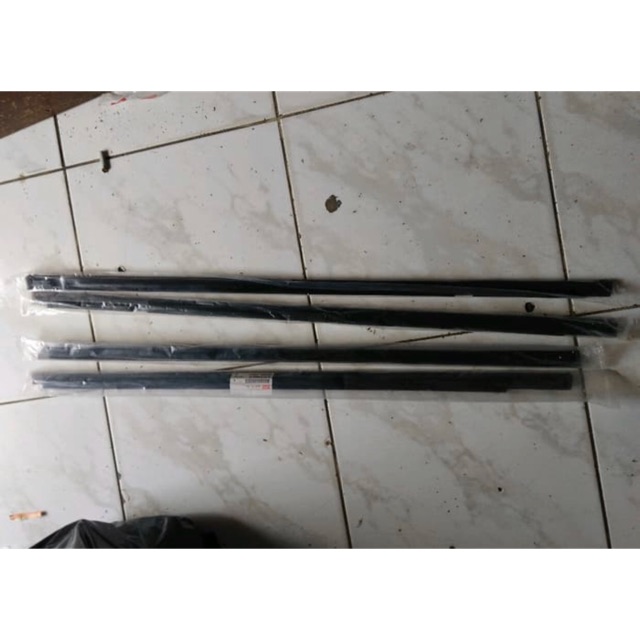 Jual List Pelipit Kaca atas Weatherstrip Panther Kapsul bagian luar ...