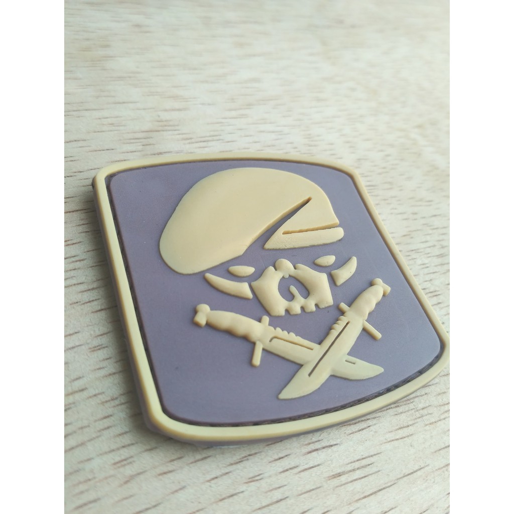 Jual rubber patch rubber 3d tengkorak komando kream | Shopee Indonesia