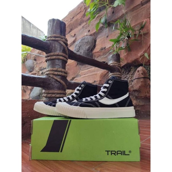 Jual SEPATU SNEAKERS COMPAS HIGH TRAIL ORIGINAL BLACK WHITE PRIA/WANITA ...