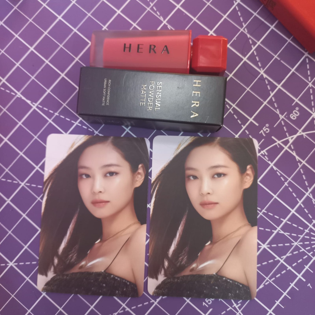 Jual HERA Sensual Powder Matte 5g Jennie Photocard HERA Black | Shopee Indonesia