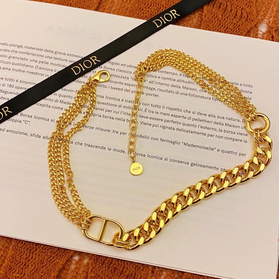 Jual DIOR Cd Dior Hot Sale Chain Looks Amazing When Wearing It. One ...