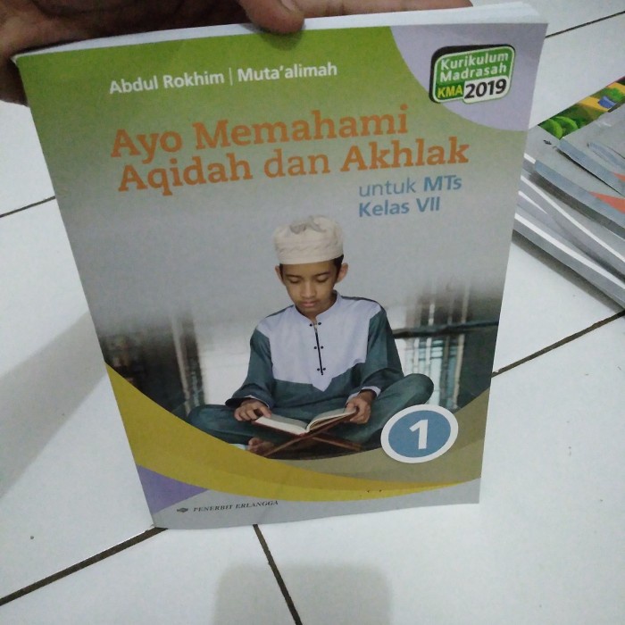 Jual AYO MEMAHAMI AQIDAH DAN AKHLAK UNTUK MTS KELAS 1 | Shopee Indonesia