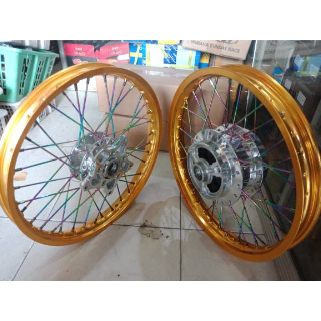 Jual Sepaket Velg R15 new V3 - Vixion R 155 Velg Rossi Tromol crom ...