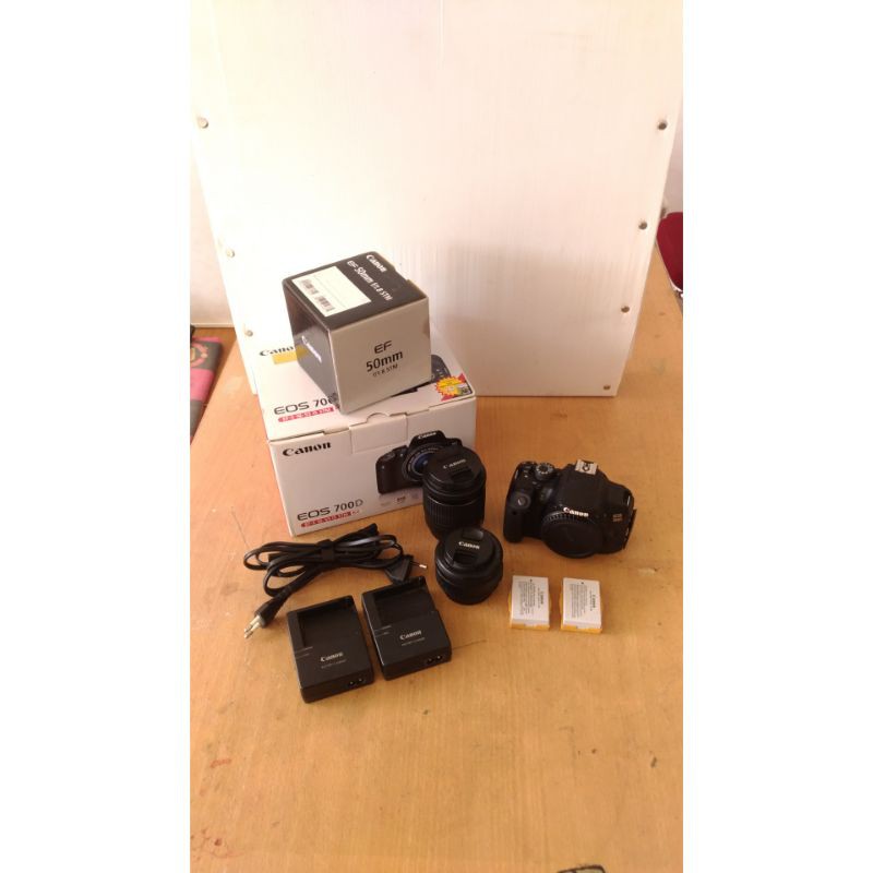 Jual Canon 700D lensa kit STM + Lensa Fix 50mm STM | Shopee Indonesia