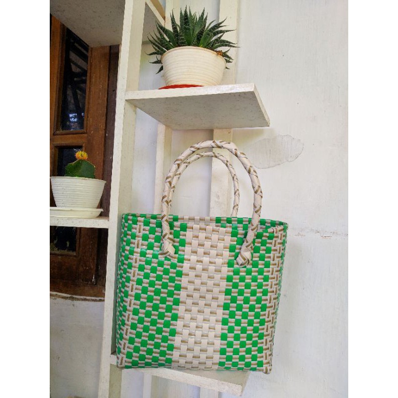 Jual Tas anyaman Jali Lucu size S KUAT DAN AWET. Motif vertical tengah ...