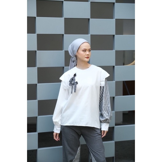 Jual Pakaian blouse putih wanita YUMI TOP WHITE by DYA ID PONTIANAK ...