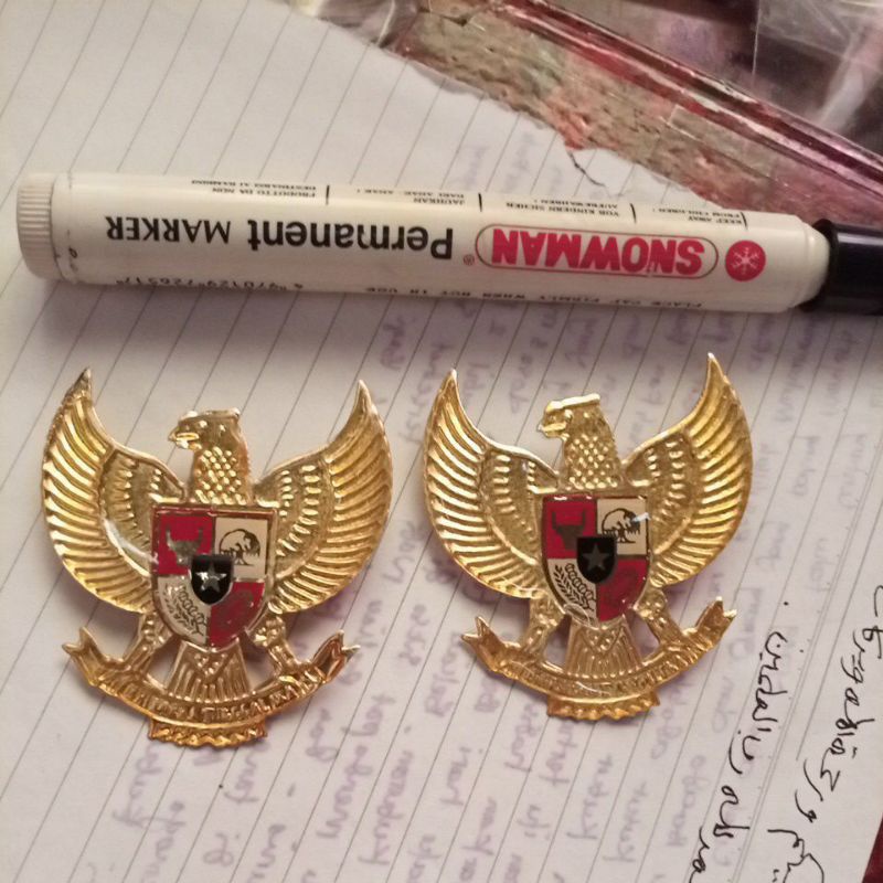 Jual PIN GARUDA KUNINGAN 5cm | Shopee Indonesia