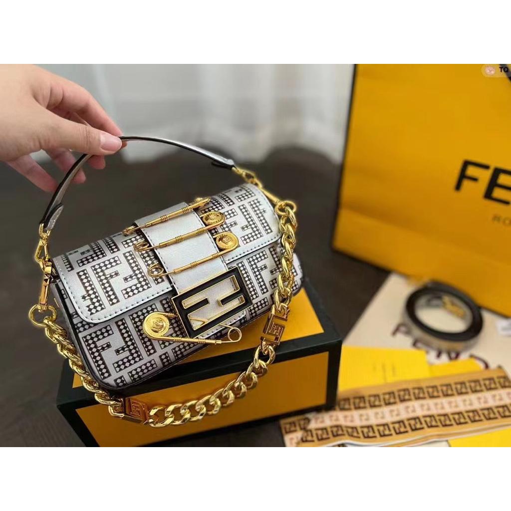Jual Pendi Fendace Brooch mini baguette bag 68005 | Shopee Indonesia