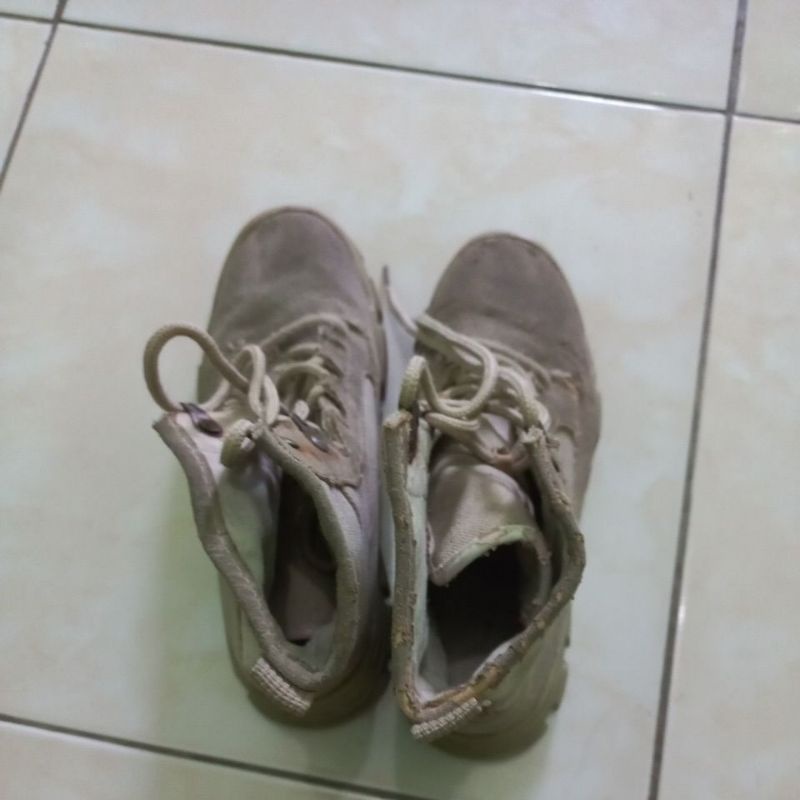 Jual Sepatu Boot Bekas Cream | Shopee Indonesia