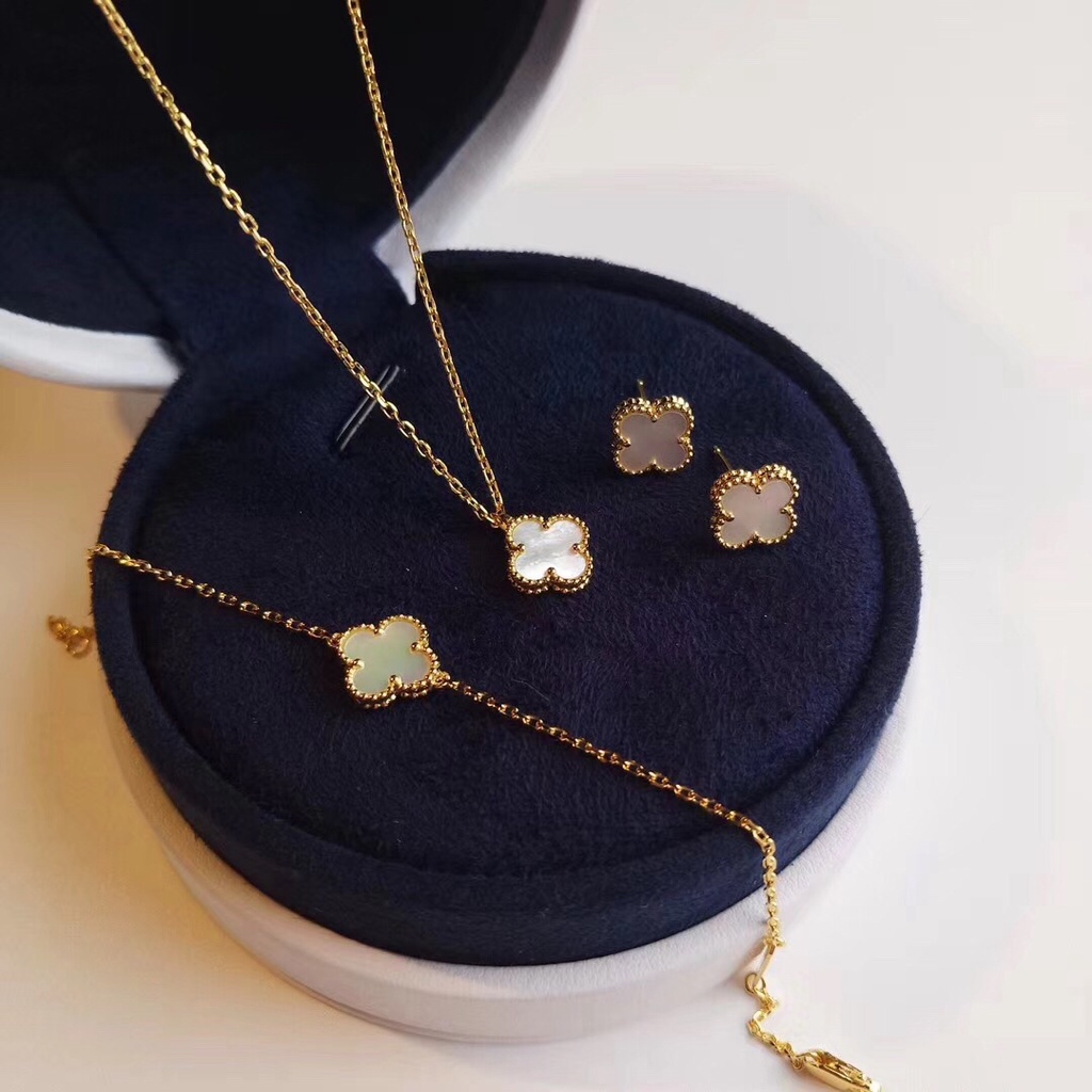 Jual VCA four leaf grass set Charm Tender | Shopee Indonesia