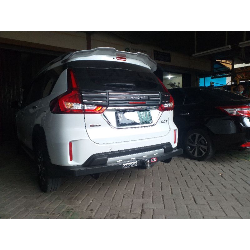 Jual Aksesoris all new ertiga dan xl7 garnish back door spoiler xl 7 ...