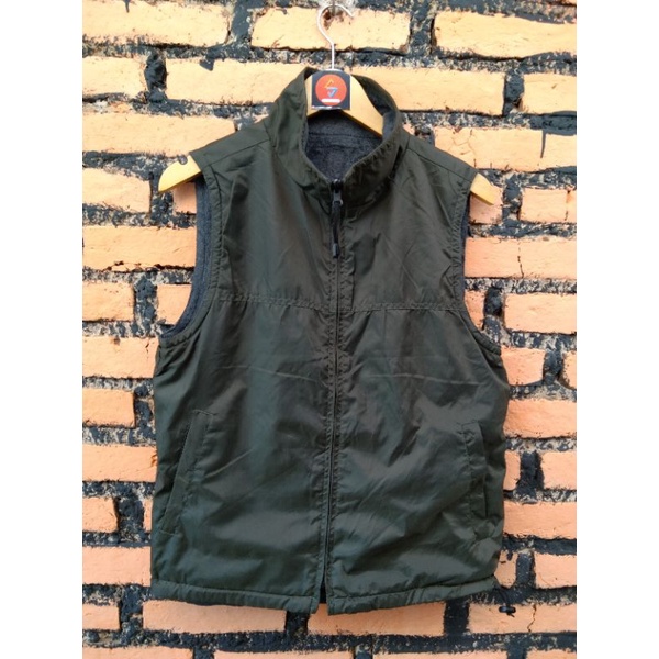 Jual vest uniqlo second original /rompi uniqlo second origina/ vest ...