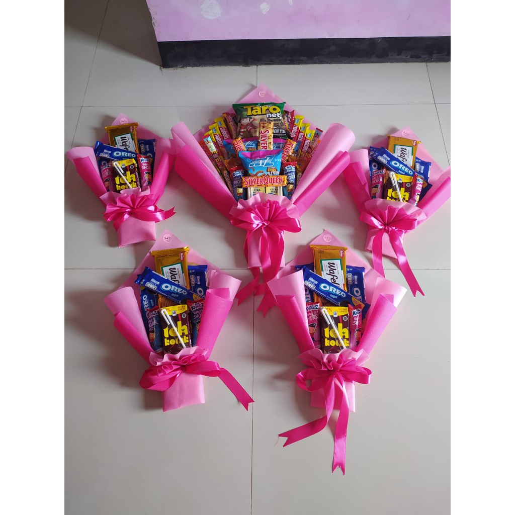 Jual buket snack pink 35rb bouquet snack(proses 1-2hr) | Shopee Indonesia