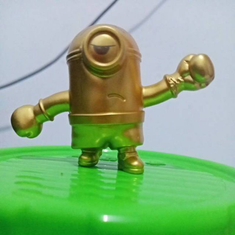 Jual minion gold happy meal no 24 (ready) | Shopee Indonesia