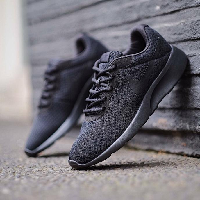 Jual Sepatu pria keren Nike tanjun Full black Original Terbaik | Shopee ...