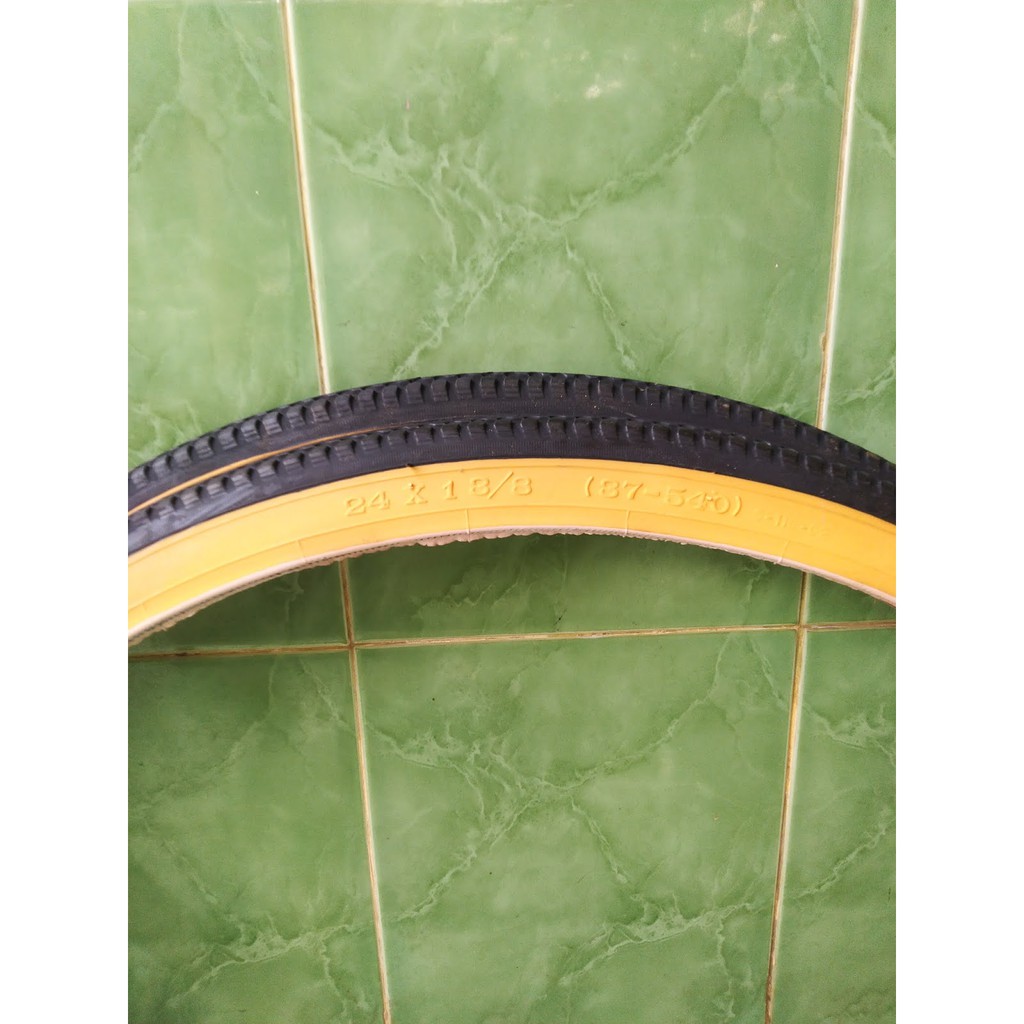 Jual Diskon Besar 24 X 1 3 8 Ban Luar Dan Dalam Sepeda Deli Tire Swallow Hitam Kuning | Shopee ...