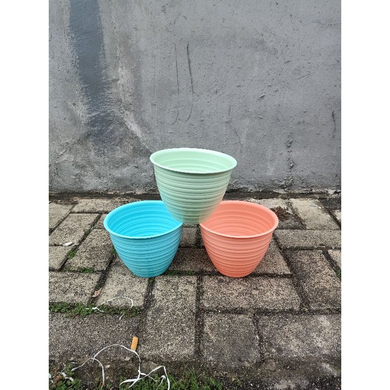 Jual Pot Bunga Bulat TAWON Calista Oentoeng 18 Warna Warni | Shopee ...