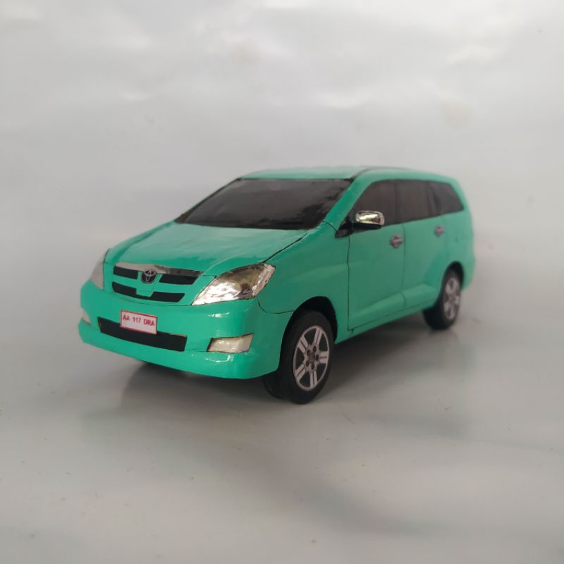Jual Diecast Miniatur Mobil Toyota Kijang Innova G 2005 | Shopee Indonesia