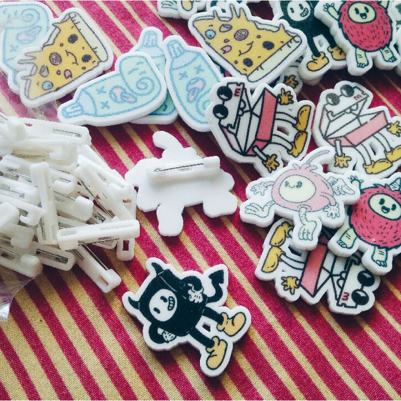 Jual Custom Pin Cetak bisa Desain Sendiri Bebas Bahan Plastik Akrilik ...
