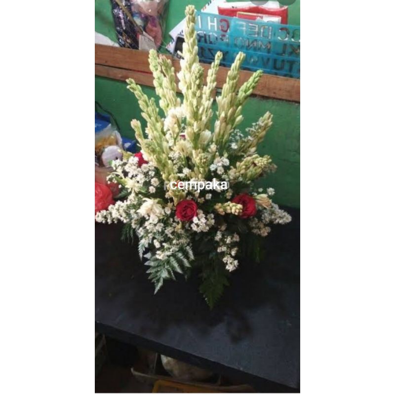 Jual rangkaian bunga meja surabaya / buket bunga meja sedap malam / bunga meja asli | Shopee ...