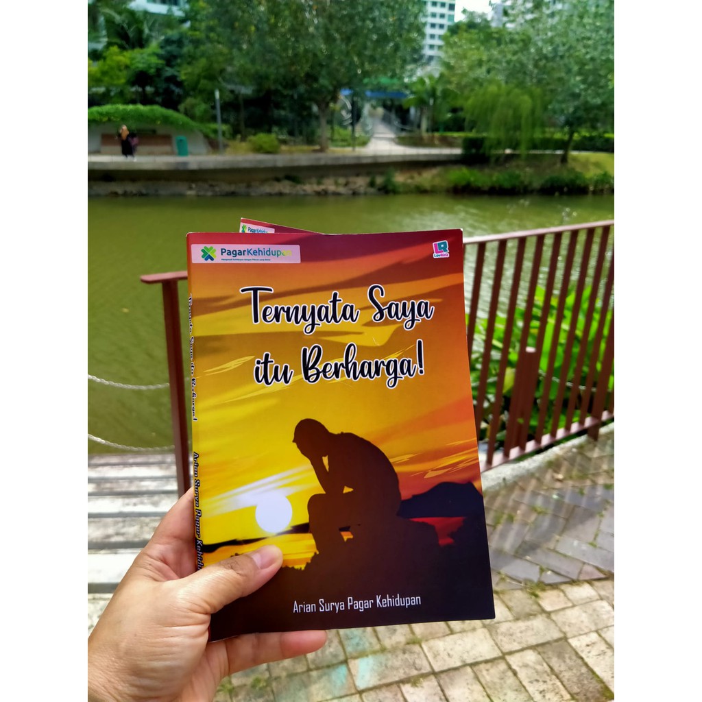 Jual Buku Novel TERNYATA, SAYA ITU BERHARGA! Bonus gantungan kunci - Arian Surya Pagar Kehidupan ...