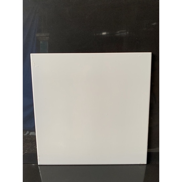 Jual KERAMIK LANTAI 40X40 SUPIR WHIT (PUTIH POLOS) | Shopee Indonesia