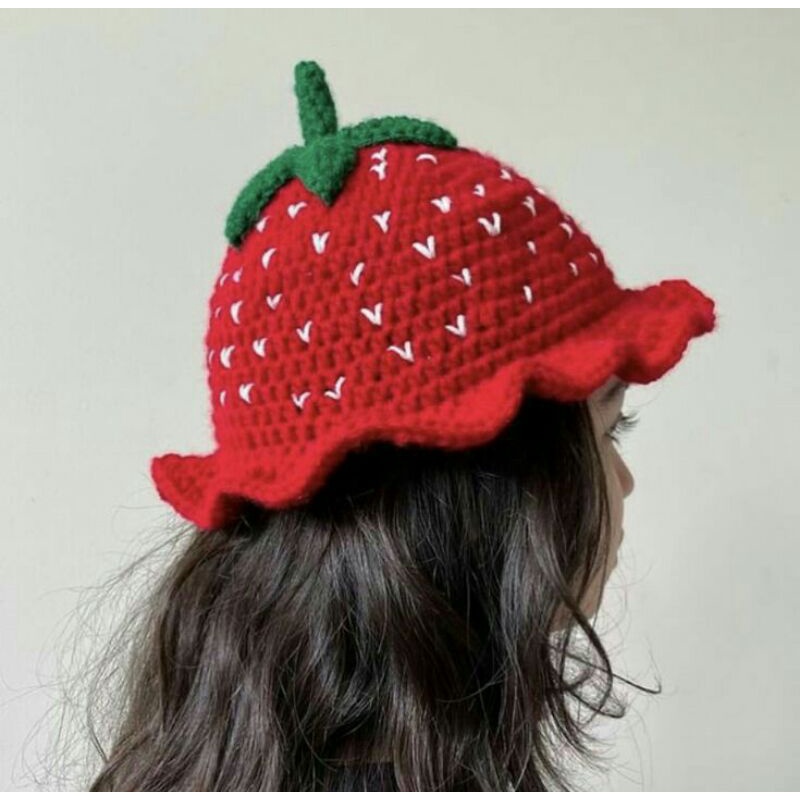 Jual Strawberry Bucket Hat crochet / topi strawberry rajut handmade ...